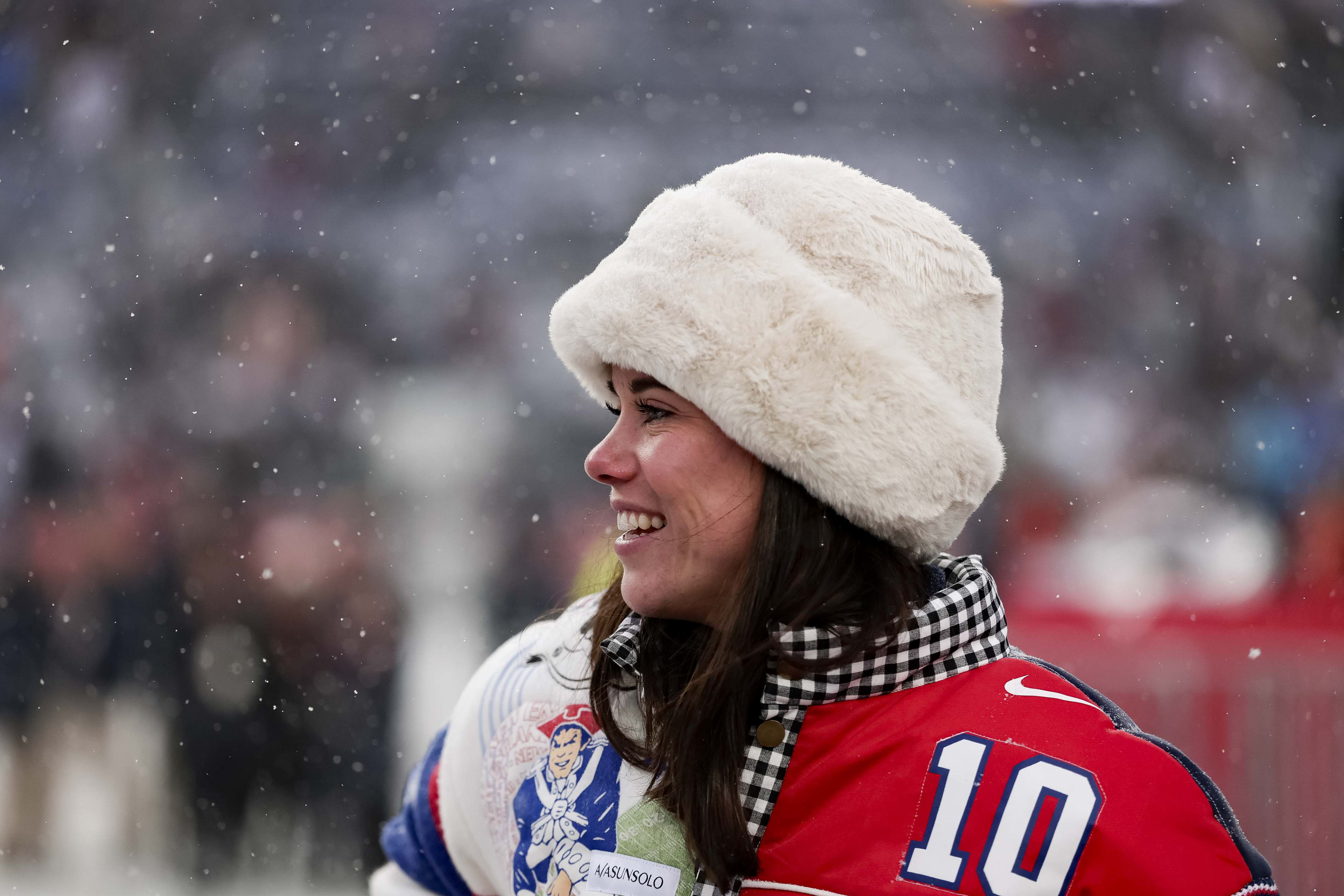 Drake Maye Wife Ann Michael Maye's Viral AFC Championship Look - Men's ...