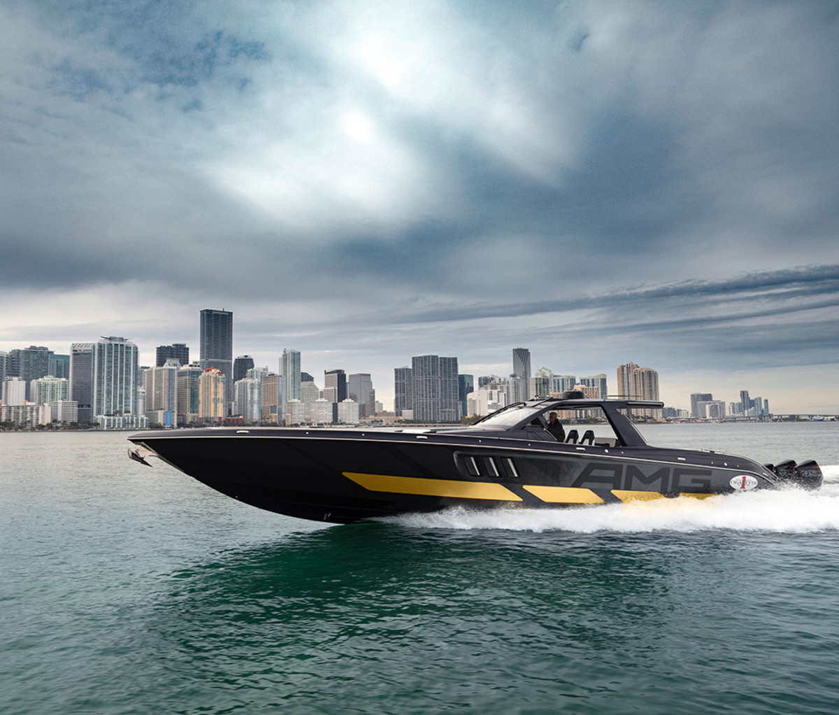 This Insane 2,700HP Cigarette-AMG Tirranna Speed Boat Hits 80MPH