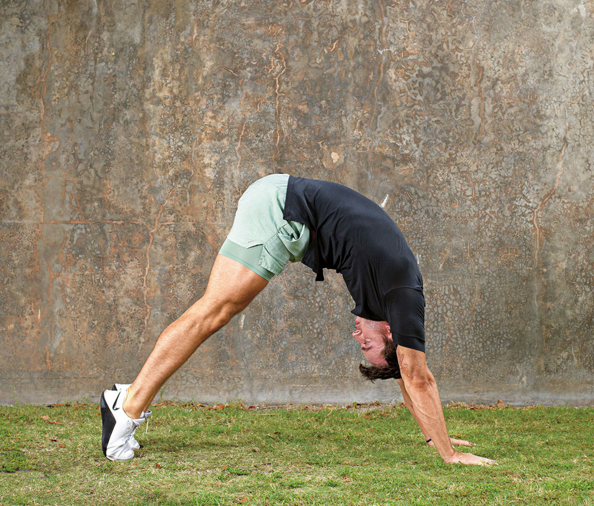 This Animal Flow Workout Will Get You Stronger | Men's Journal