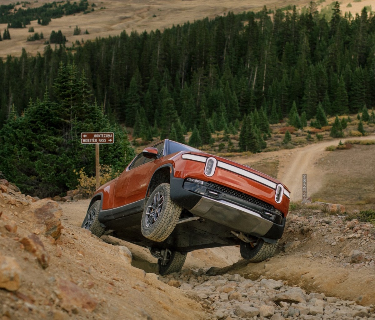 Review: 2022 Rivian R1T E-Truck Is in a League of Its Own | Men's Journal