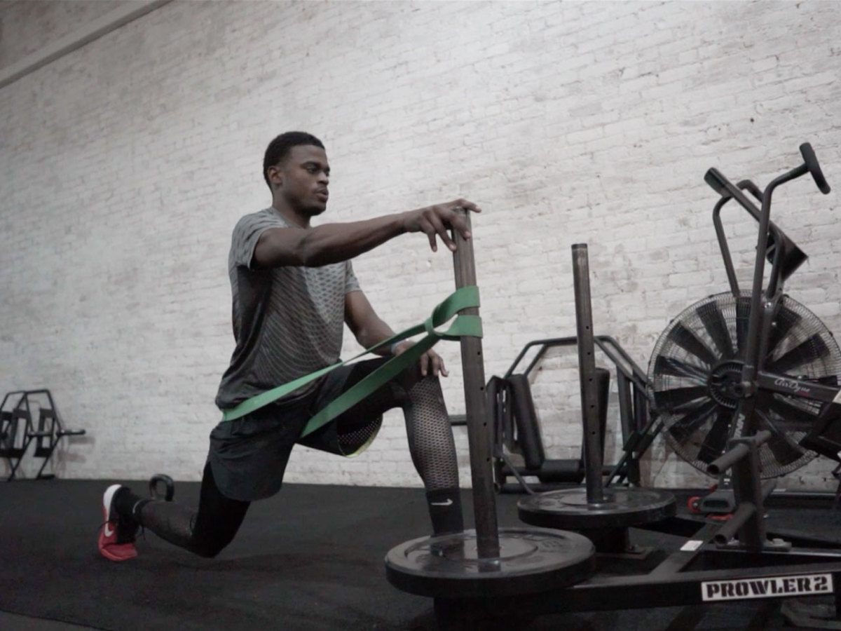 The 5 best stretches to open your hips before lifting